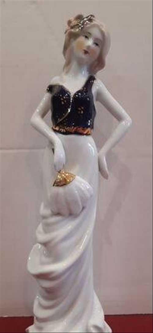 Фарфоровая статуэтка Девушка с веером. Италия