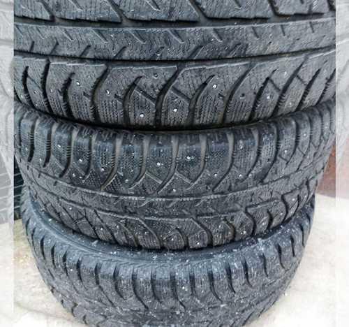 Bridgestone Ice Cruiser 7000 215/60 R17 100T