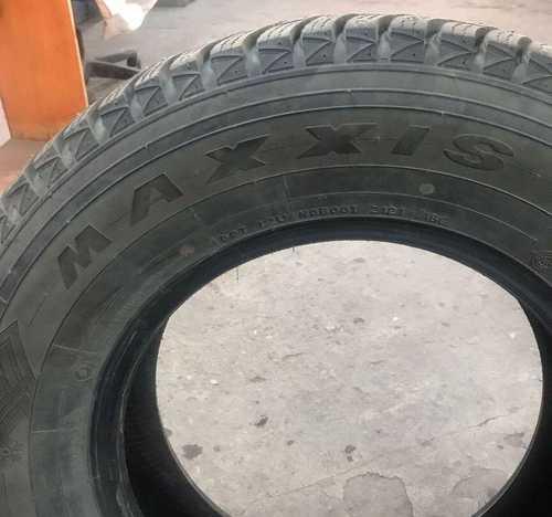 Maxxis Premitra Ice 5 SUV / SP5 235/70 R16