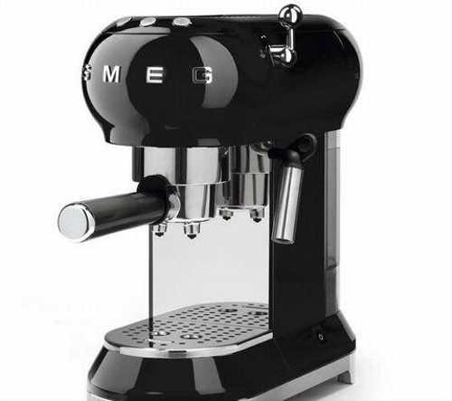 Кофеварка рожковая Smeg ECF01, черный