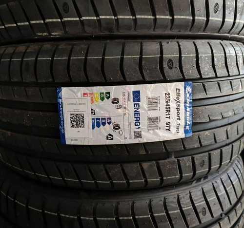 Triangle EffeXSport TH202 235/45 R17 97Y