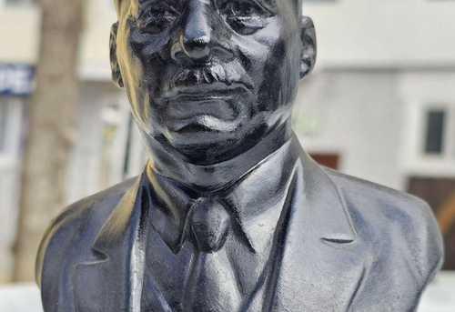 Бюст времен СССР