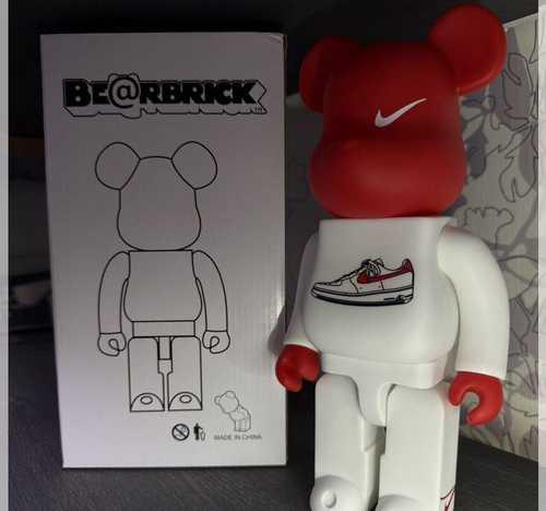 Медведь Bearbrick 400% 28 см Nike бело-красный