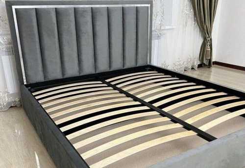 Кровать с мягким изголовьем