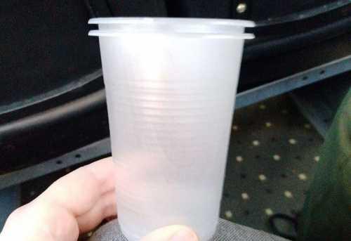Пластиковый стаканчик
