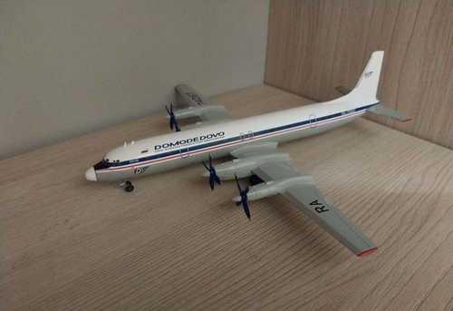 Модель самолета ил-18 Домодедово 1:200