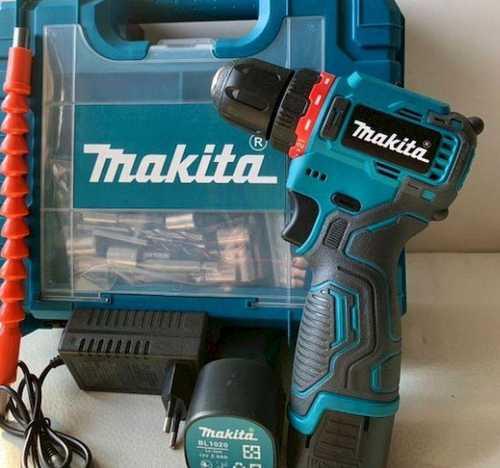 Шуруповерт с битами бесщеточный Makita 18 вольт