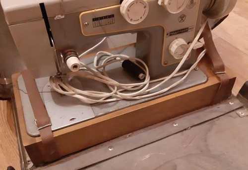 Швейная машинка Подольск -142 с эдектроприводом