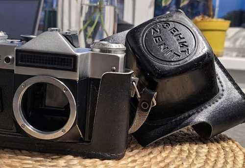Плёночный фотоаппарат Zenit E без объектива