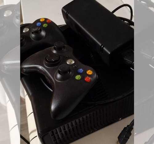 Xbox 360 + 2 беспроводных джойстика