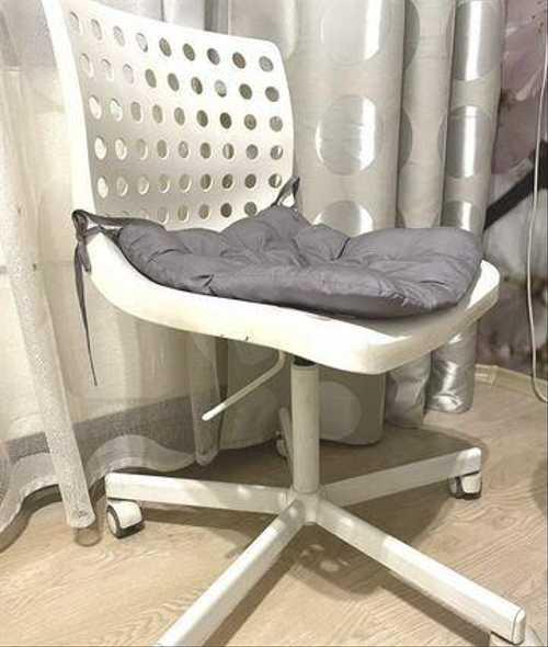 Стул и подушка IKEA