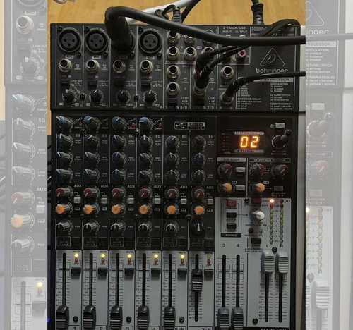 Микшерный пульт Behringer X1204USB