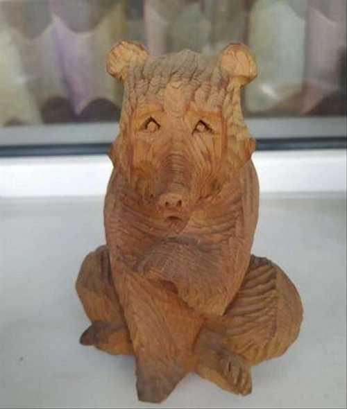 Фигурка медведя из дерева