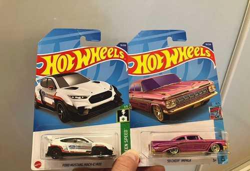 Hot Wheels Ford Mustang Mach-E и '59 Chevy Impala