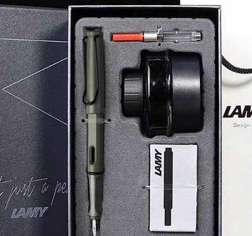 Подарочный набор) Перьевая ручка Lamy safari