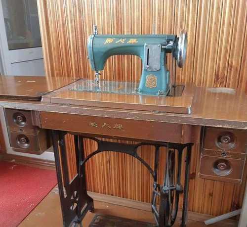 Швейная машинка антикварная