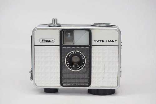 Полукадровый пленочный фотоаппарат Ricoh Auto Half