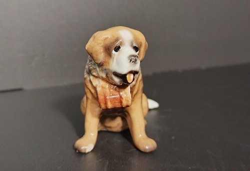 Фарфоровая статуэтка собаки Сенбернар