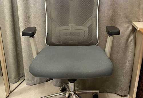 Ортопедическое компьютерное кресло руководителя