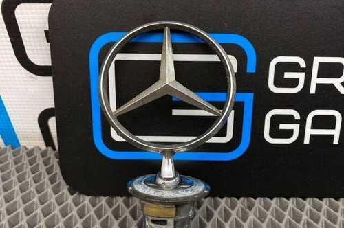 Эмблема передняя Mercedes W124 104.992 3.2