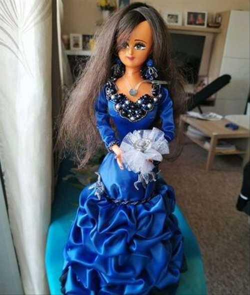 Кукла интерьерная 52см в атласном платье Турция