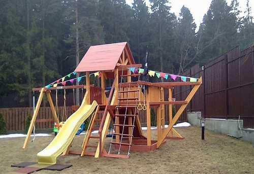 Детский спортивный комплекс с крышей