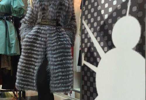 Эксклюзивное модное меховое пальто из чернобурки