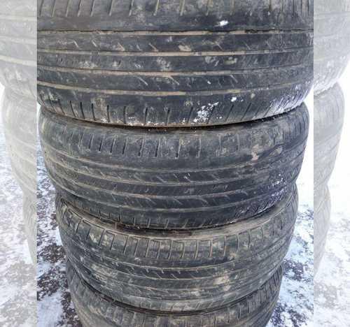 Bridgestone Dueler H/T 215/60 R17 96H