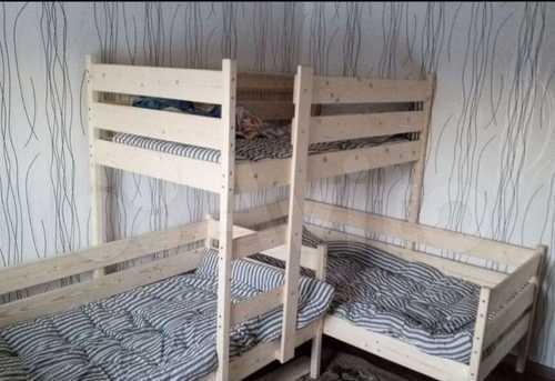 Кровать двухъярусная для троих детей из массива