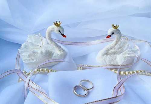 Подарок на свадьбу - пара лебедей