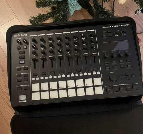 Драм машина Roland Groovebox mc 707