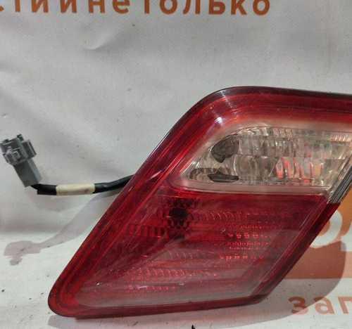 Фонарь крышки багажника правый Toyota Camry XV40