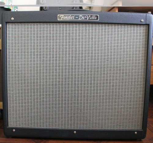 Fender Hot Rod Deville 2x12