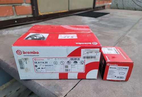 Тормозные диски Brembo 08.A114.20 и колодки P30014