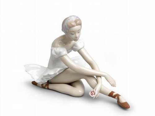 Статуэтка Lladro "Балерина с розой"