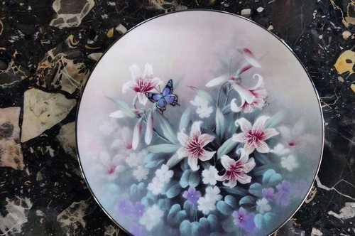 Тарелка из серии "Драгоценные цветы" Tan Chun Chiu