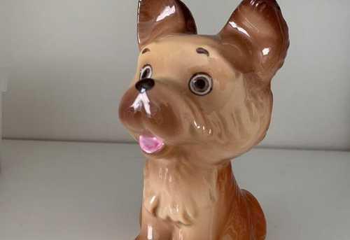 Фарфоровая статуэтка собачка
