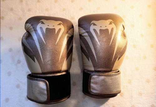 Боксерские перчатки 16 oz Venum Impact Gold