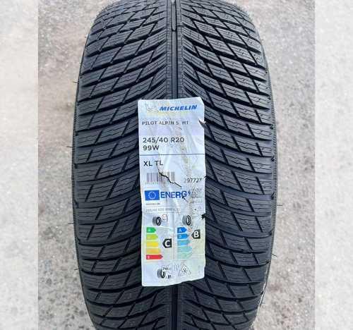 Michelin Pilot Alpin 5 245/40 R20 и 275/35 R20 102W