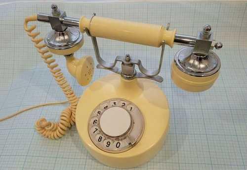 Винтажный стационарный телефон СССР