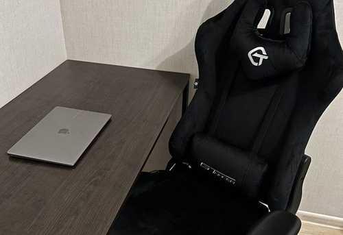 Компьютерное кресло черное