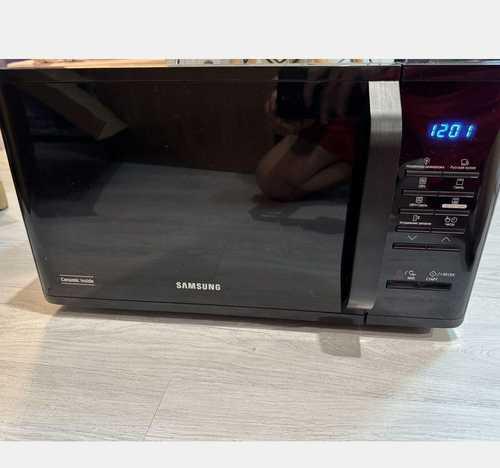 Микроволновая печь с грилем Samsung MG23K3513AK/BW