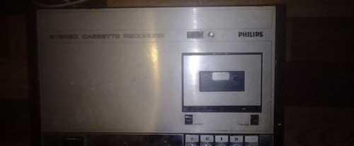 Кассетный магнитофон Philips N2400 1974 г. Выпуска