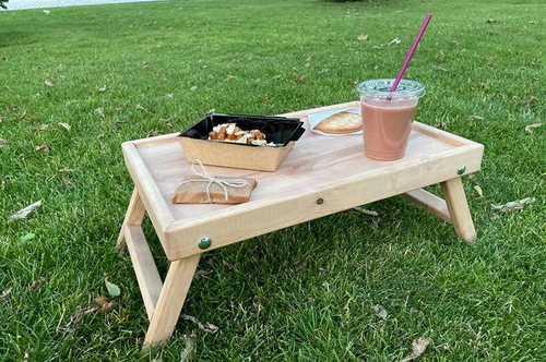 Столик для завтрака и пикника