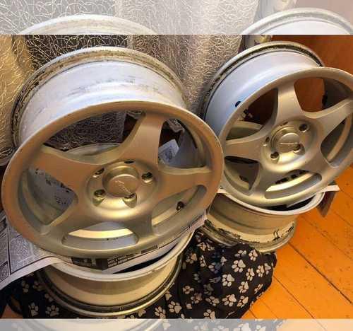 Кованные диски r15 5x108