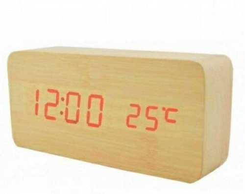 Часы электронные в деревянном корпусе