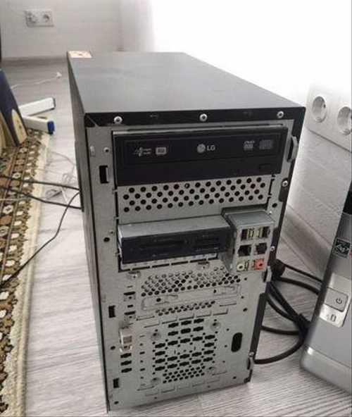 Компьютер с монитором и принтером