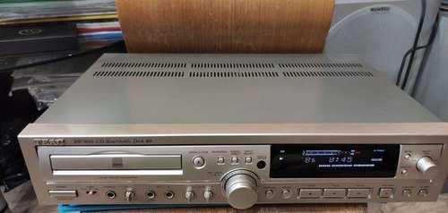 Пишущий CD recorder Teac RW-800