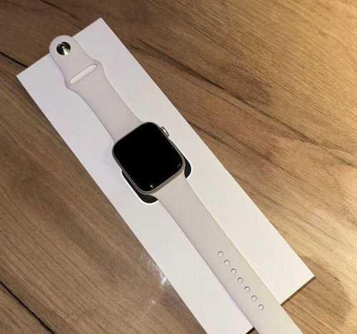 Часы apple watch se 44 mm 2024 Starlight