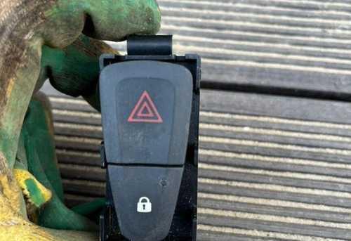Кнопка аварийной сигнализации Renault Sandero